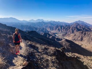 Wadi Shawka Loop Trail: Beginner-Friendly Hike via Dam & Stairs