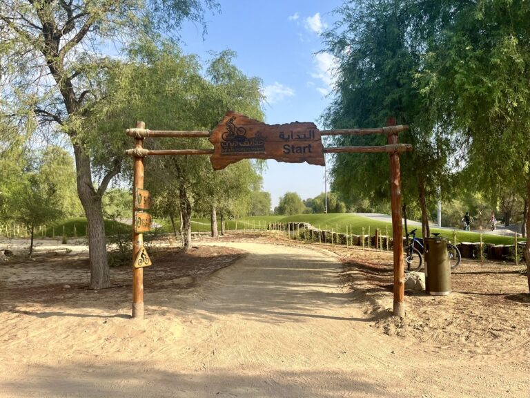 Wadi Shawka Loop Trail | Trail from the Dam, the Stairs & Back!